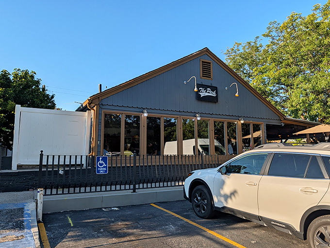 Sometimes the most inviting restaurants look exactly like places you'd want to call home. 