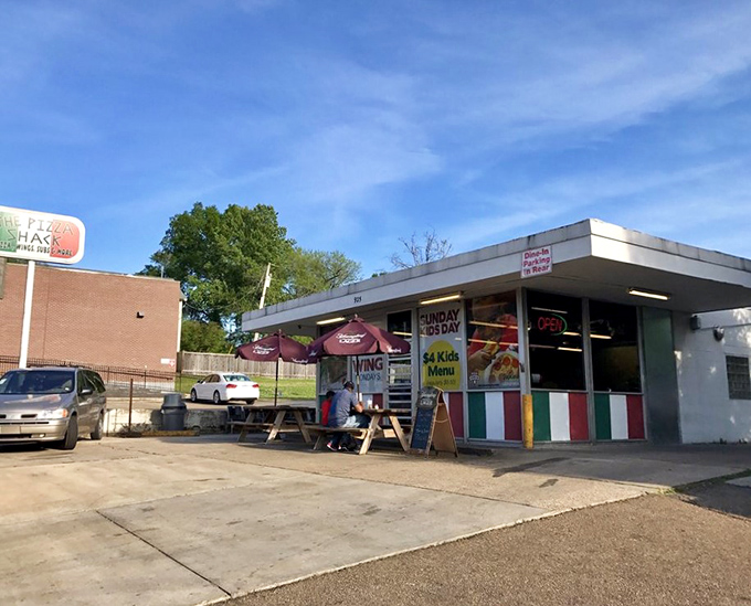 Italian flag colors and an "OPEN" sign &ndash; the universal language for "Get in here and eat something amazing!"