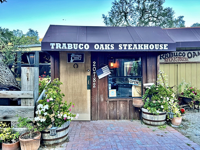 Leave your tie at home &ndash; seriously, they'll cut it off! Trabuco Oaks' flower-adorned entrance is your gateway to unpretentious steak paradise.