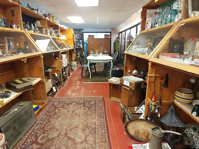 Every item here has hosted family dinners, card games, or afternoon tea in another life. Now they're waiting for their next chapter.