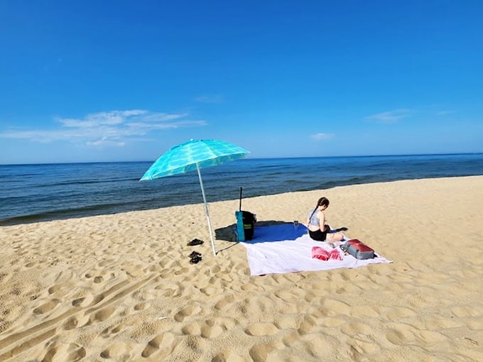 The ultimate work-from-home setup&mdash;turquoise umbrella, endless horizon, and not a Zoom meeting in sight.