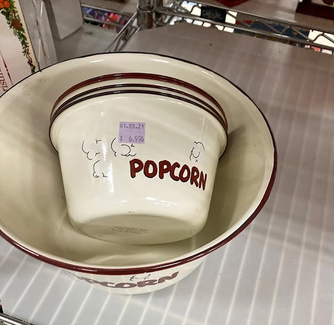 Mismatched bowls that somehow look perfect together &ndash; just like the Brady Bunch, but dishware.