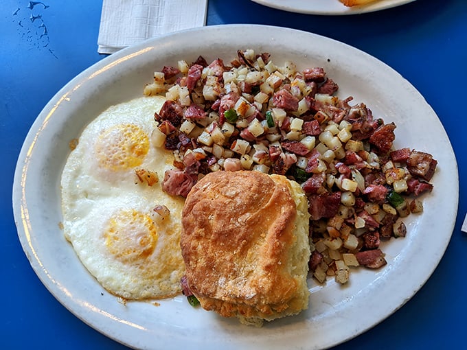 A breakfast hash that's having more fun than you are at 8am. The perfect marriage of savory and hearty that makes morning people out of night owls.