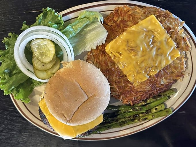 This hearty burger comes with crispy hash browns and fresh vegetables – proof that simple food done right never goes out of style.