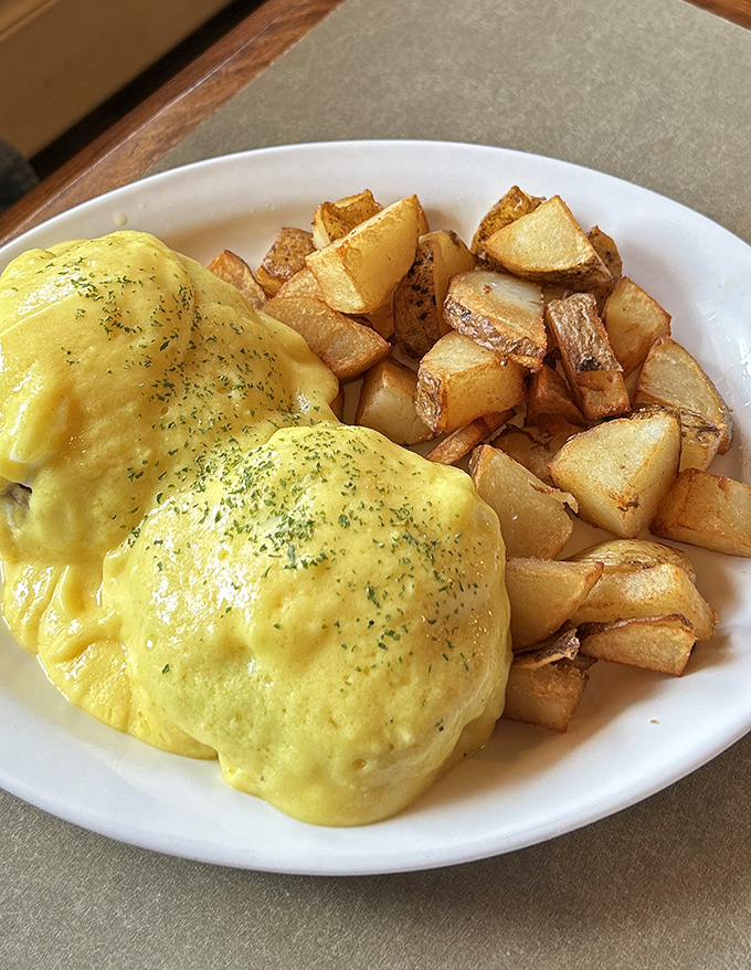 These American fries have achieved the golden-brown perfection that potato dreams are made of, while the eggs stand by, looking particularly pleased with themselves.