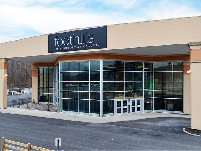 The Foothills Performing Arts Center: where culture and cuisine collide&mdash;many a pre-show dinner has turned strangers into friends.