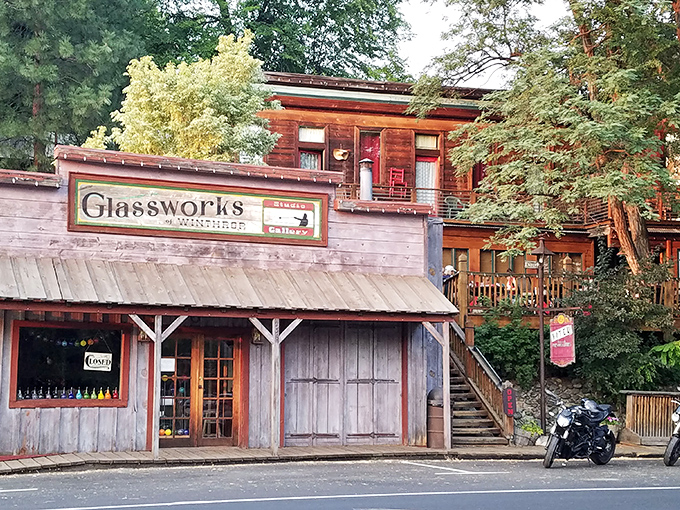 Glassworks of Winthrop showcases the perfect marriage of rustic architecture and artistic craftsmanship, where creativity thrives behind those weathered walls.