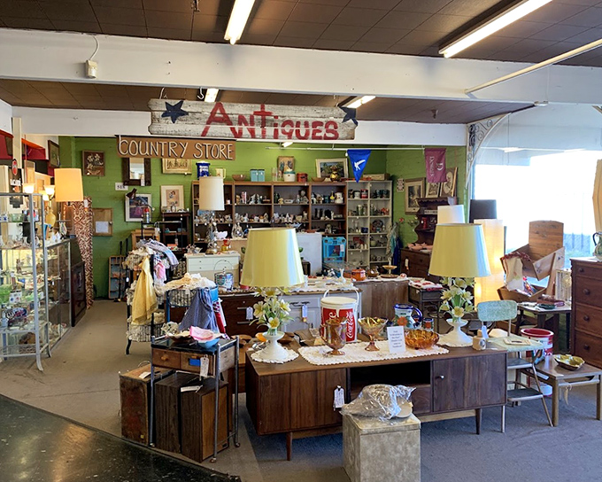 The "Country Store" booth &ndash; where rustic Americana meets your grandmother's kitchen, complete with yellow lampshades that could tell stories.