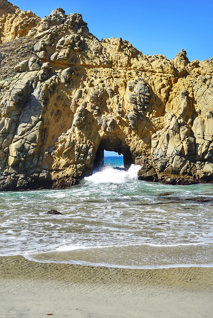 Nature's own triumph arch. The ocean carved this masterpiece with nothing but water and patience&mdash;lots and lots of patience.