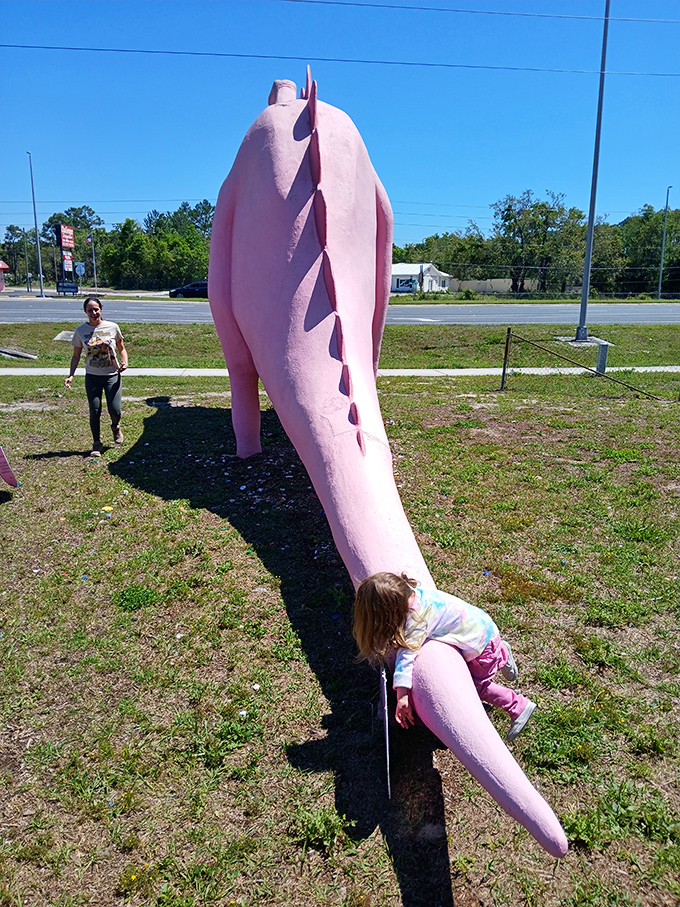 Little explorers find magic in the massive dinosaur's presence. This moment of childhood wonder is exactly why roadside attractions matter.