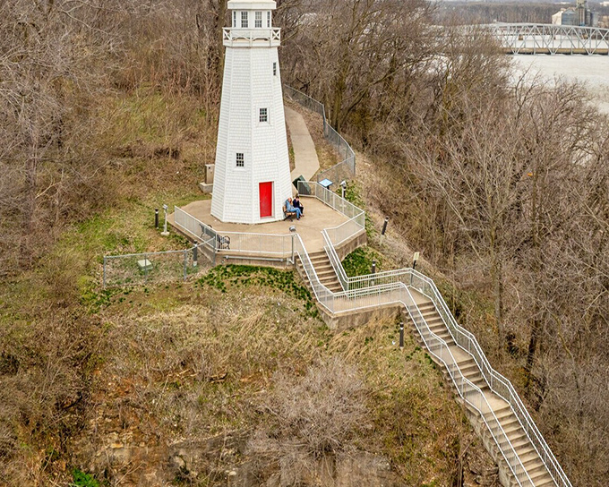The Mark Twain Memorial Lighthouse stands sentinel on the bluff, a beacon of Americana that would make its namesake proud.