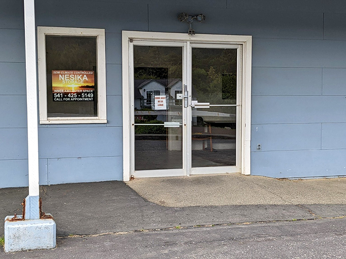 Blue buildings against blue skies&mdash;Nesika's architectural palette keeps things simple, letting the surrounding natural masterpiece do the heavy lifting.