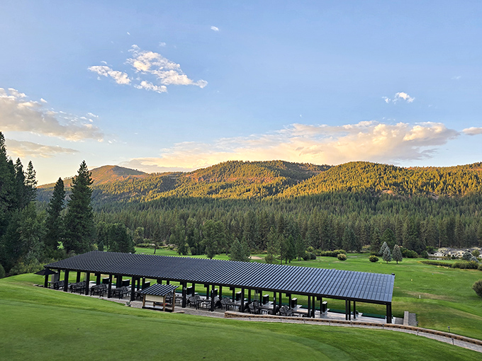 This golf pavilion offers the perfect 19th hole experience, where even duffers can appreciate the golden hour lighting on Sierra slopes.