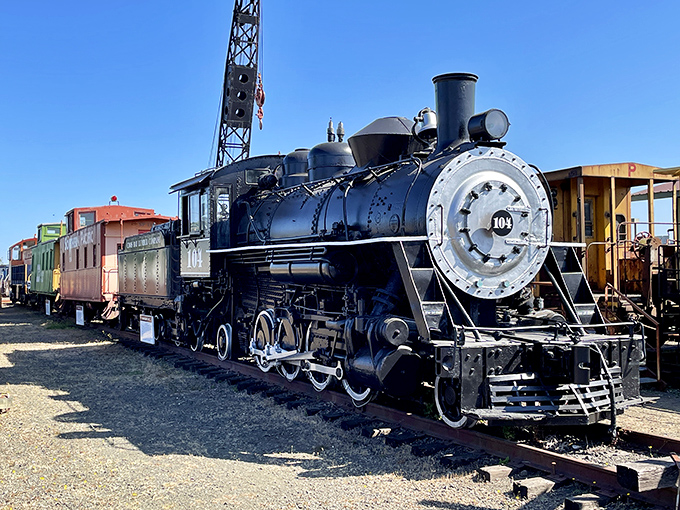 All aboard for a blast from the past! This meticulously preserved locomotive at the Oregon Coast Historical Railway speaks to the region's transportation evolution.