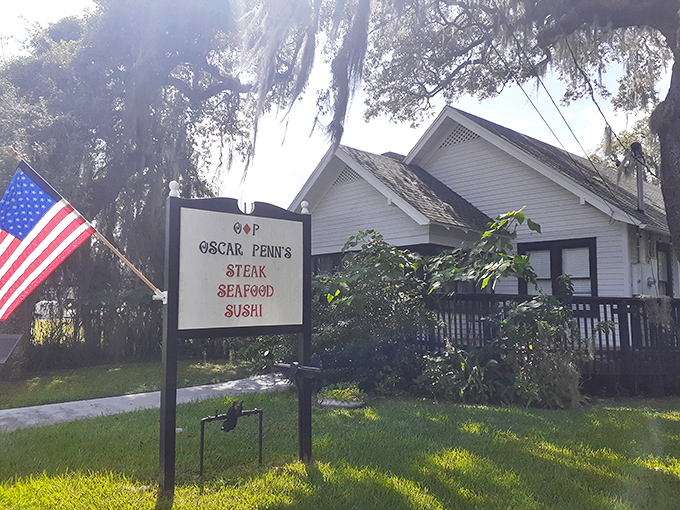 Oscar Penn's charming cottage setting proves that great seafood doesn't require fancy surroundings&mdash;just fresh ingredients and a Florida flag fluttering in the breeze.