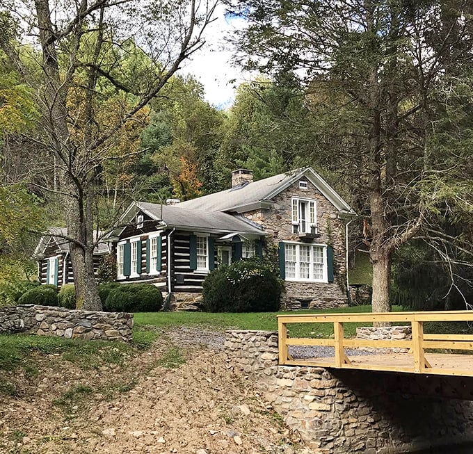 Mountain majesty as far as the eye can see. Troutdale's surrounding wilderness offers the kind of expansive views that make your everyday problems suddenly seem very small.