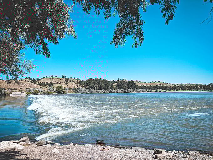 The Yellowstone River doesn't need Instagram filters&mdash;nature's already perfected this scene over thousands of years.