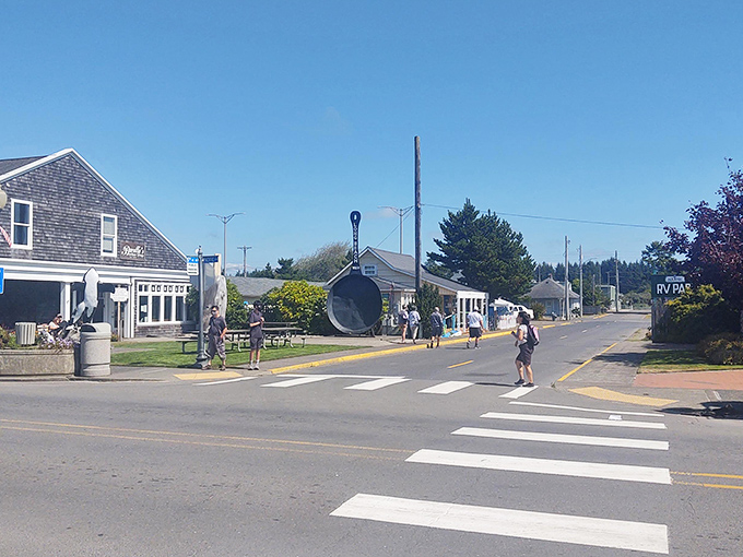 The coastal charm of Long Beach extends beyond its famous cookware, with well-maintained grounds and classic Pacific Northwest architecture surrounding the attraction.