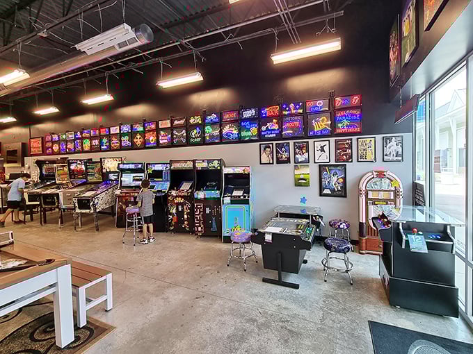 When shopping fatigue hits, this arcade offers retail therapy of a different kind. Button-mashing nostalgia between bargain hunts.