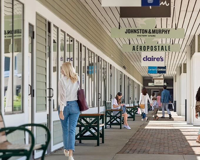 Covered walkways lined with familiar brand names create the perfect shopping environment &ndash; part New England charm, part bargain hunter's paradise.