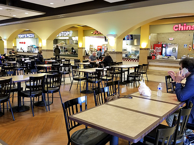 The food court&mdash;that magical place where shopping differences are settled over pizza and Chinese food. Retail diplomacy at its finest.