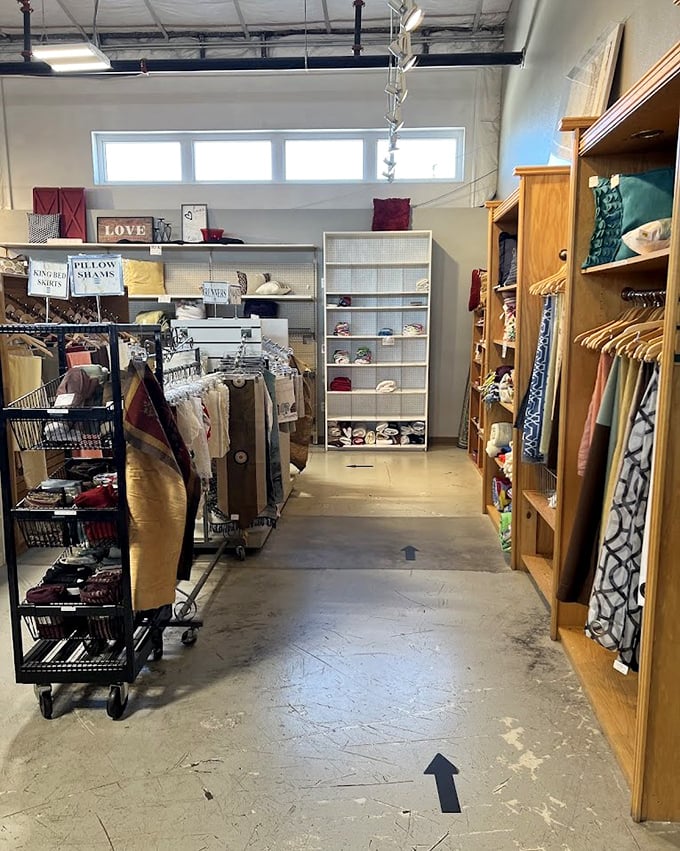 Follow the arrows to fashion finds! Those linens and home goods aren't just bargains&mdash;they're blank canvases for your next Pinterest-worthy project.