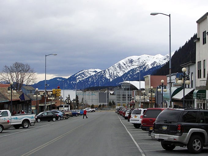 Main Street Seward offers a perfect blend of small-town charm and big mountain energy, with peaks that make skyscrapers look like they're not even trying.
