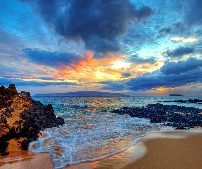 Sunset painters take note: this is what happens when the sky decides to outdo every screensaver you've ever seen.