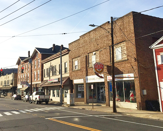 These brick facades have witnessed more history than a Ken Burns documentary, yet they're still standing proud on Thomaston's Main Street.