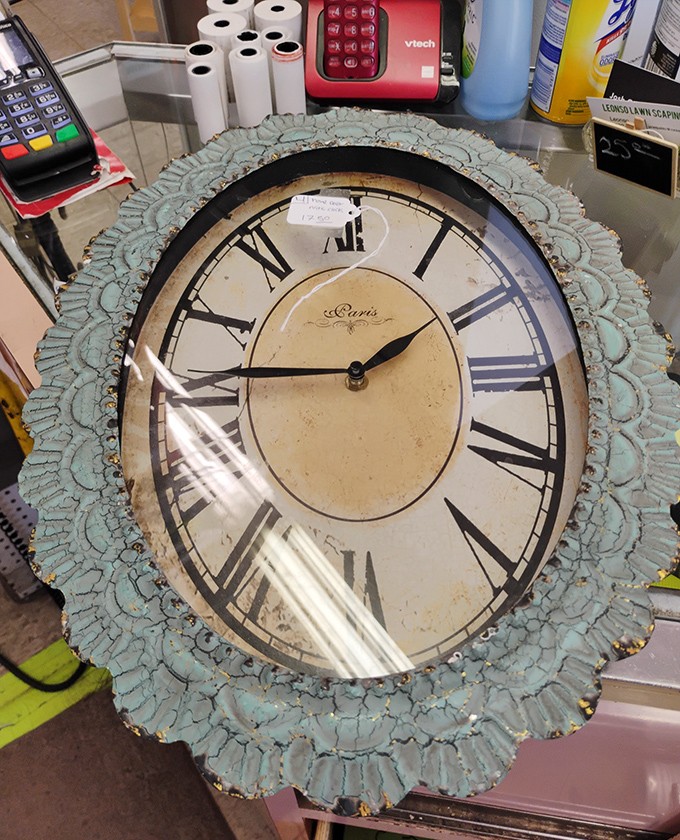 Time stands still – literally and figuratively – with this gorgeous turquoise-framed vintage clock. Punctuality never looked so good.