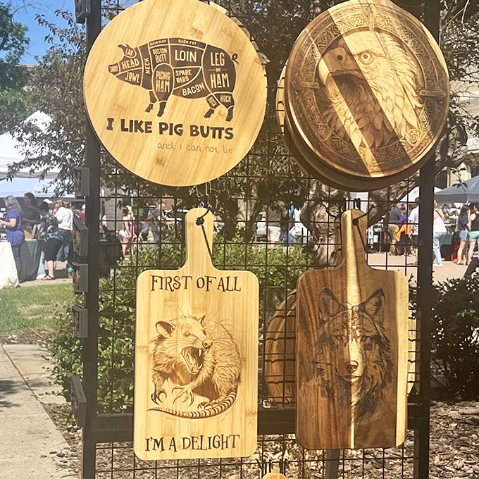 These wooden cutting boards tell jokes! "I like pig butts and I cannot lie" might be the best kitchen humor since someone invented the whisk.