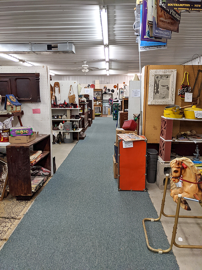ABR Antique Mall might not look fancy from the inside, but neither did Columbo, and we all know how brilliant he was!