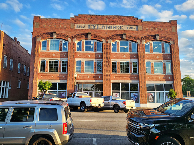 Americus boasts Victorian splendor without the Victorian-era prices. A town where elegance and affordability dance together.