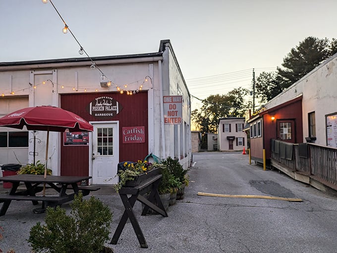 Andy Nelson's looks like it was teleported straight from a country backroad. Those red umbrellas have sheltered countless BBQ epiphanies.