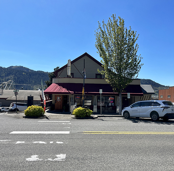 Beneventi's unassuming exterior sits against a backdrop of Columbia Gorge mountains. Small-town pizza with big-time flavor.