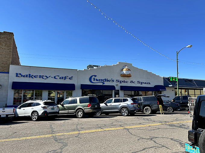 When the parking lot's this full, you've found yourself a genuine local breakfast treasure. 