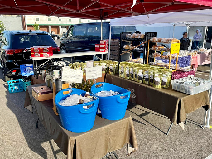 Chillicothe&rsquo;s market turns a simple parking lot into a mini food carnival, where bright tents and overflowing tables make every visit feel like a weekend treat.