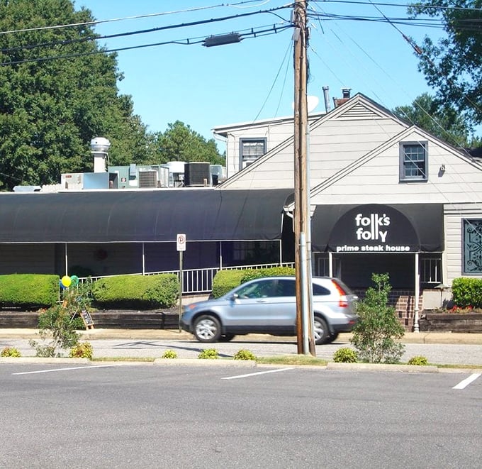 Folk's Folly hides in plain sight &ndash; the culinary equivalent of "don't judge a book by its cover."