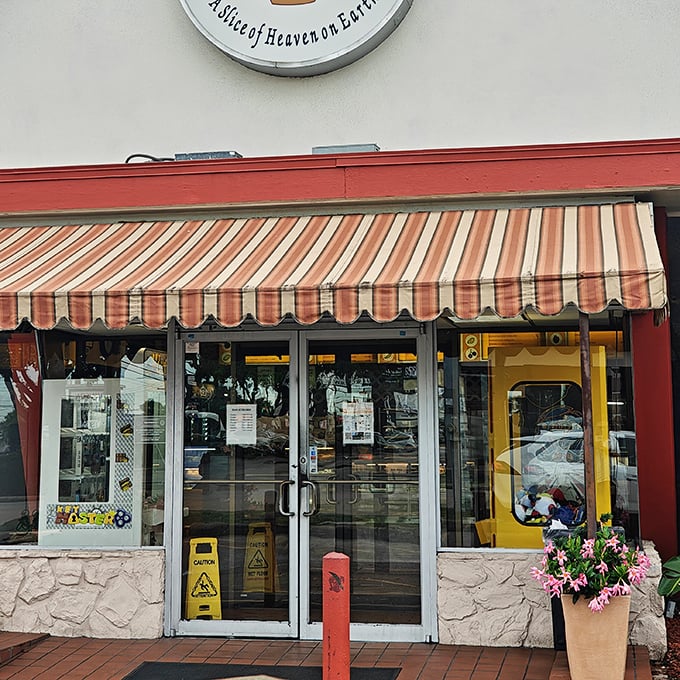 House of Pies' striped awning and promise of "A Slice of Heaven on Earth" isn't hyperbole&mdash;it's truth in advertising.