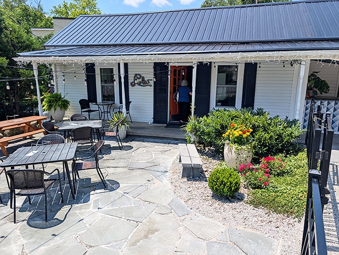 This unassuming building houses pizza dreams that have satisfied Charleston's cravings for years &ndash; sometimes simplicity wins.