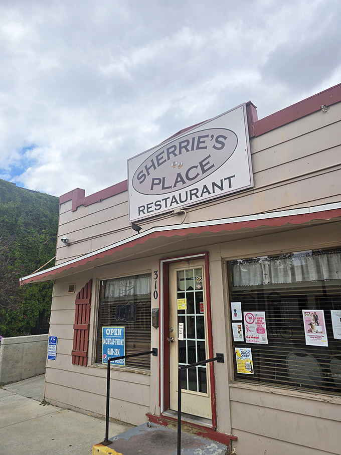 Sherrie's Place looks like it fell straight out of a Norman Rockwell painting&mdash;simple, classic, and promising honest-to-goodness food.