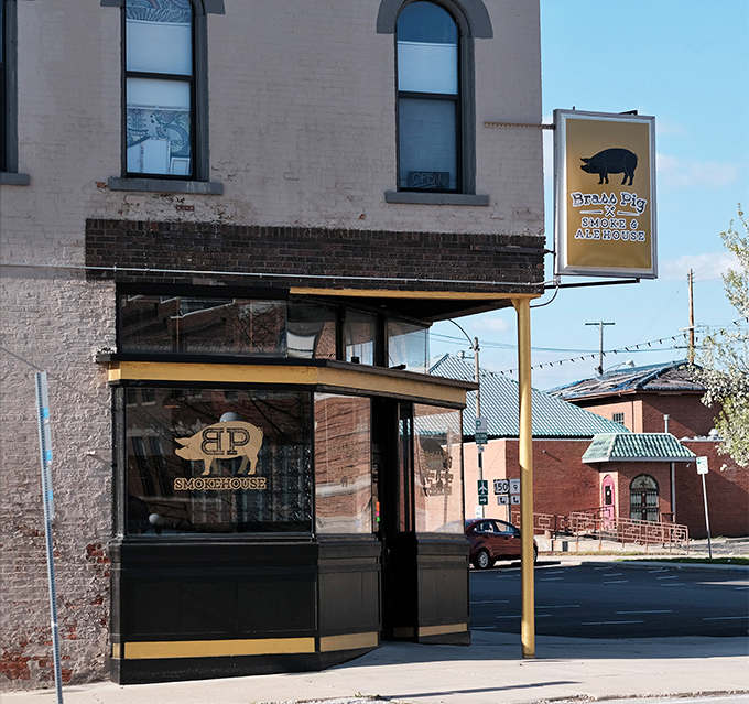 That corner spot on Main Street serves up barbecue and brews that make downtown Bloomington worth visiting again.