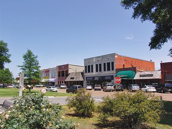Classic small-town Mississippi at its finest &ndash; where parking is plentiful and the pace is delightfully unhurried.