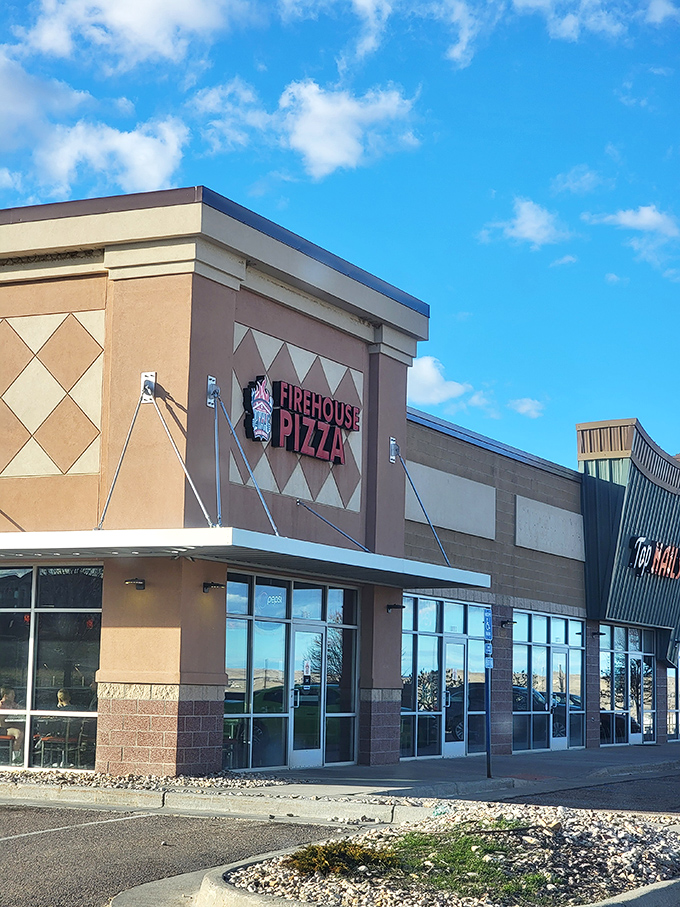 No dalmatians in sight, but plenty of fire-kissed pizza perfection! This contemporary spot brings urban pizza vibes to Wyoming's second city.