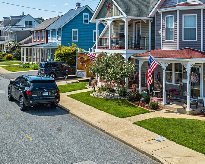 Classic American homes line the streets of Havre de Grace, where front porches still serve their original purpose&mdash;judging neighbors and catching breezes.