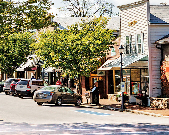 Highlands is a civilized outpost in a sea of green, where wilderness and luxury coexist beautifully.