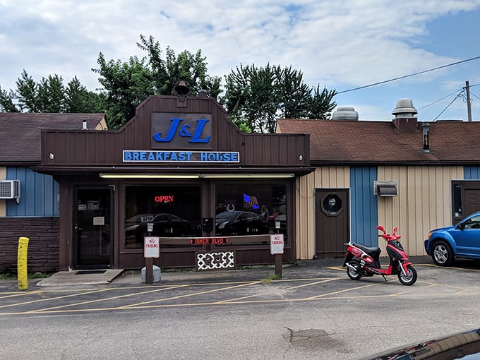 The simple exterior of J&L Breakfast House hides a breakfast paradise where pancakes are still flipped by hand, not by robots.