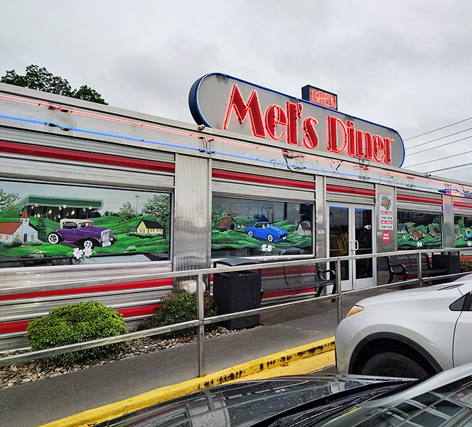 Those hand-painted murals transform a simple diner into a roadside gallery celebrating Tennessee's scenic beauty.