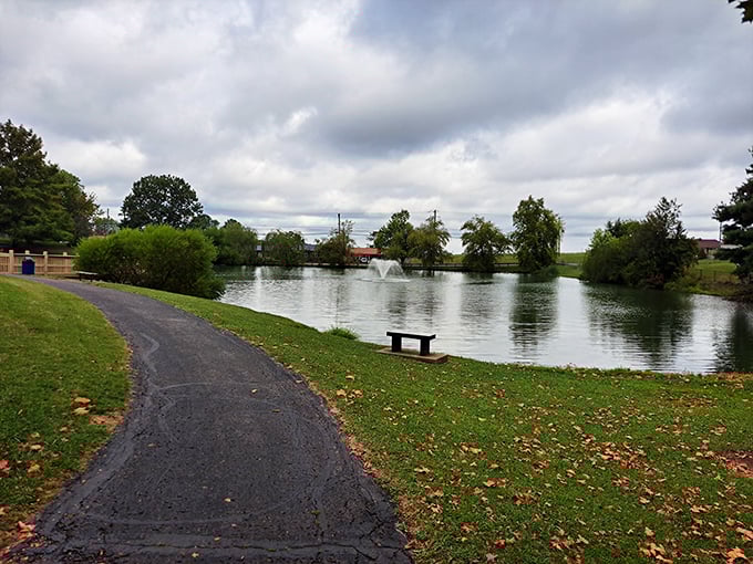 Mount Sterling invites unhurried afternoon strolls between coffee and green grass.