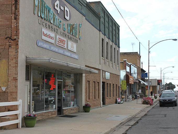 Nephi offers that perfect small-town movie set feel, minus the Hollywood prices. The mountains are real, and so are the savings.